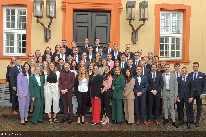 Der 18. Jahrgang der Hochschule der Bundesbank feiert Bachelor-Examen ...