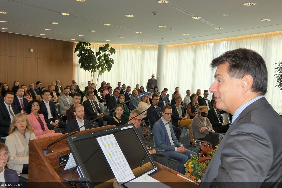 Der 18. Jahrgang der Hochschule der Bundesbank feiert Bachelor-Examen ...