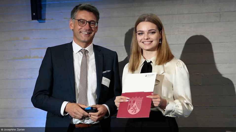 Hachenburg-Absolventin erhält Koblenzer Hochschulpreis | Hochschule der ...